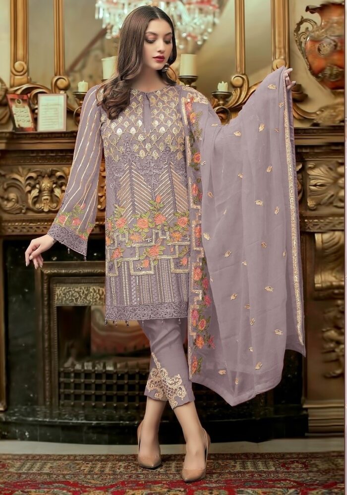 Traditional Dress: Pakistani Shalwar Kameez