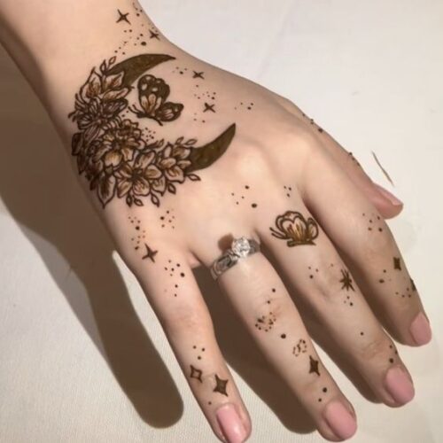 Stunning Moon Mehndi Designs: Celestial Elegance - mehkan.com